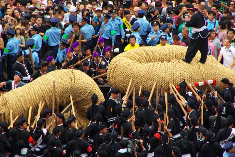 Ryukyu Life: Okinawa's Guinness Tug-O-War: The Rope (Photos)