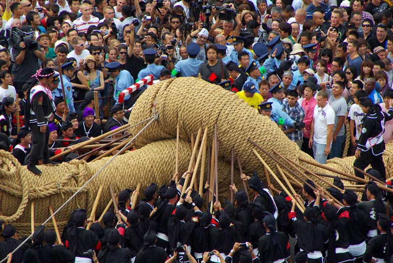 Ryukyu Life: Okinawa's Guinness Tug-O-War: The Rope (Photos)