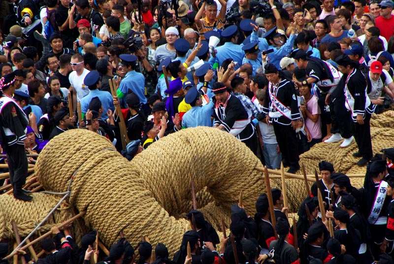 Ryukyu Life: Okinawa's Guinness Tug-O-War: The Rope (Photos)