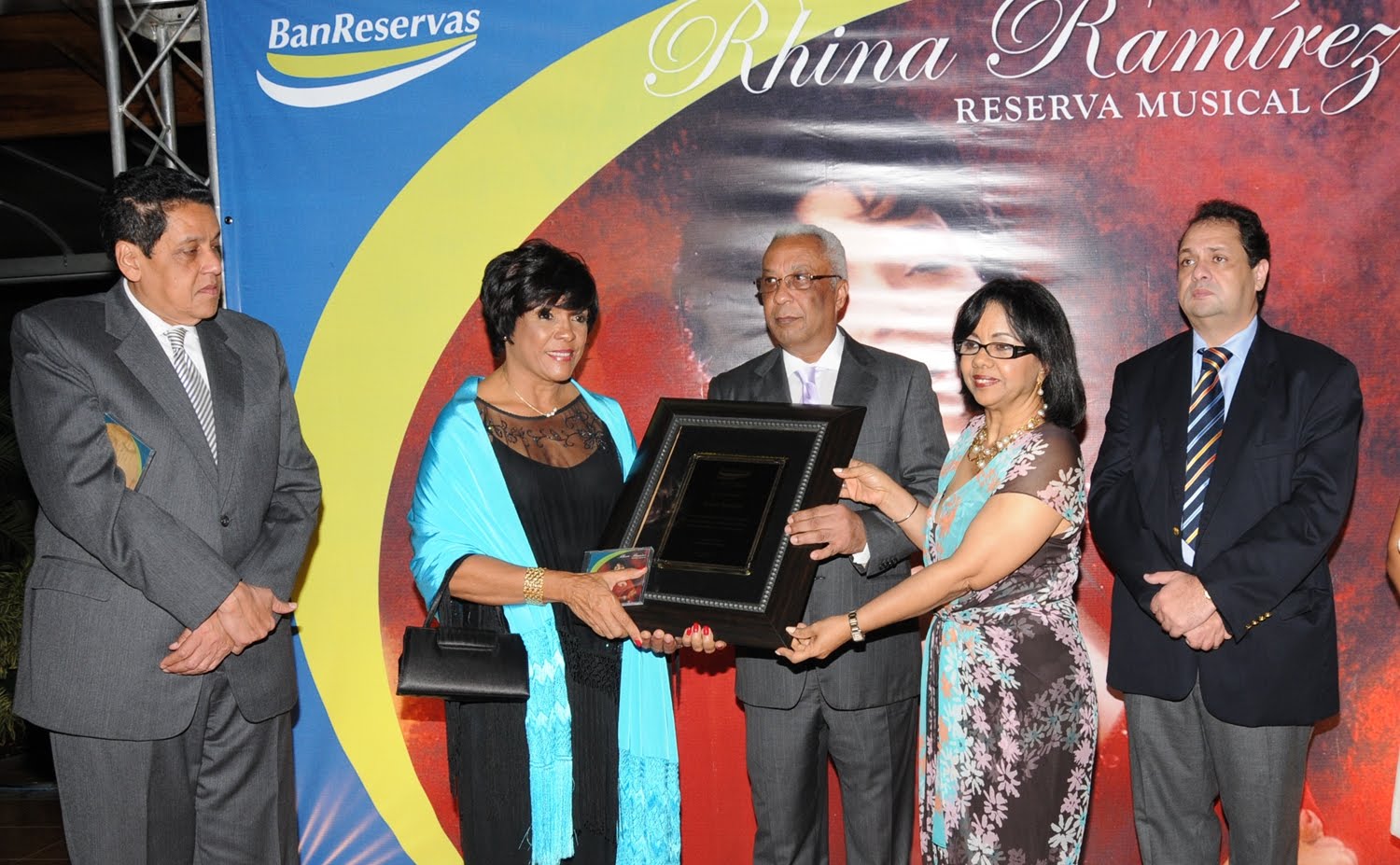 Banreservas rinde tributo a Rhina Ramírez | En Linea con la Informacion