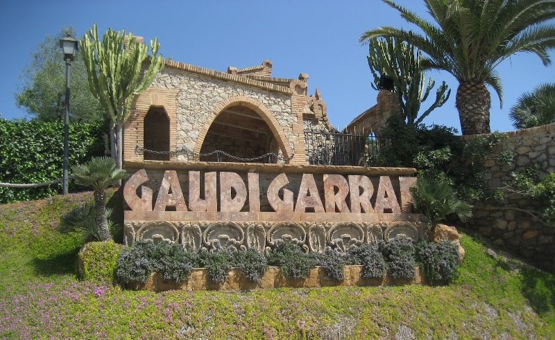 Tibidabo-Kreuzberg: Gaudí-Garraf