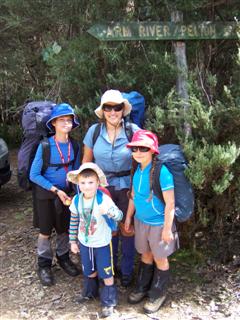 TasTrekker - Bushwalking in Tasmania: Family Bushwalk to Pelion