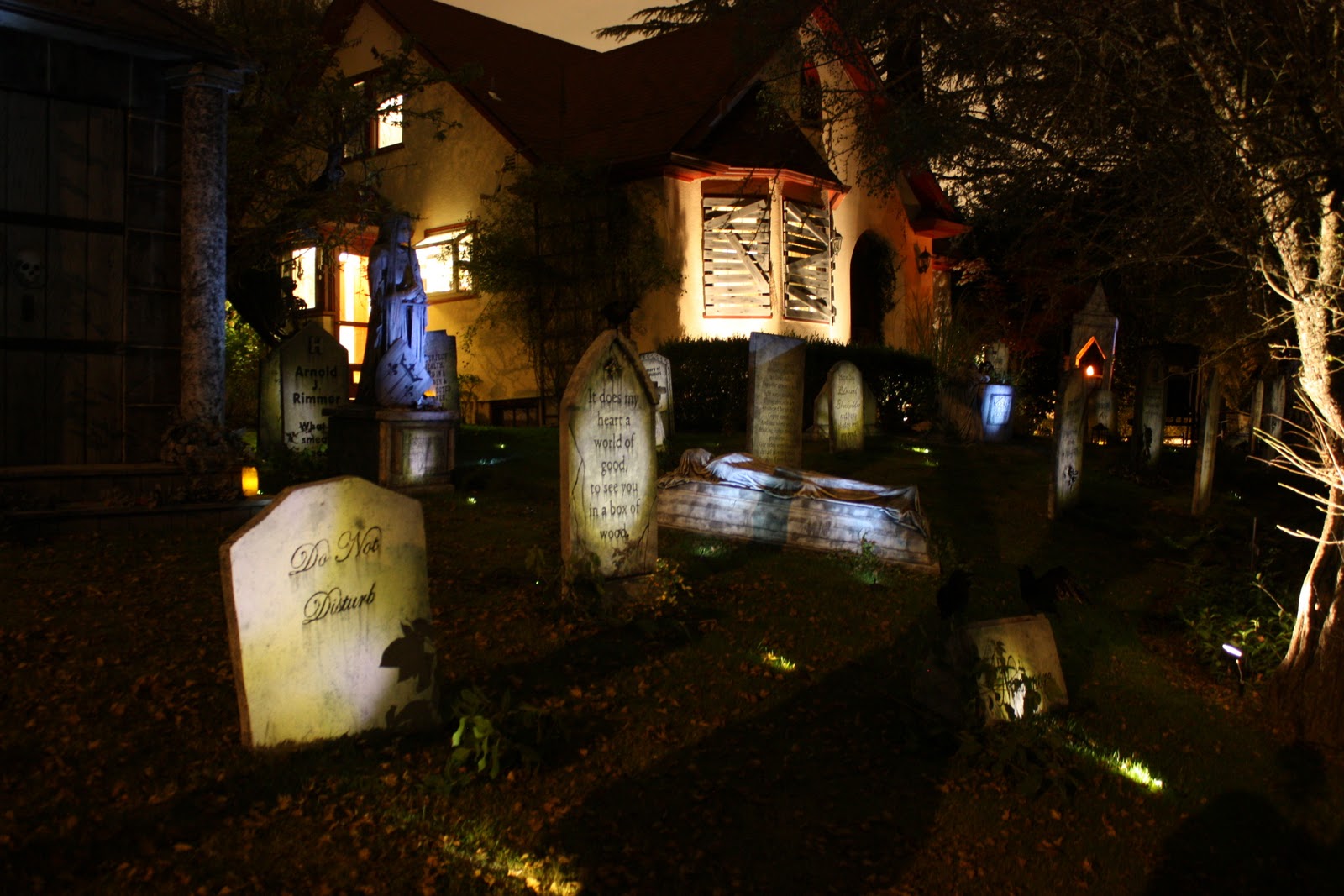 Beautiful Halloween: Of the Davis Graveyard and a truly beautiful set ...