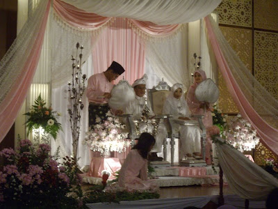 ceritacherita: Gambar-gambar Bersanding