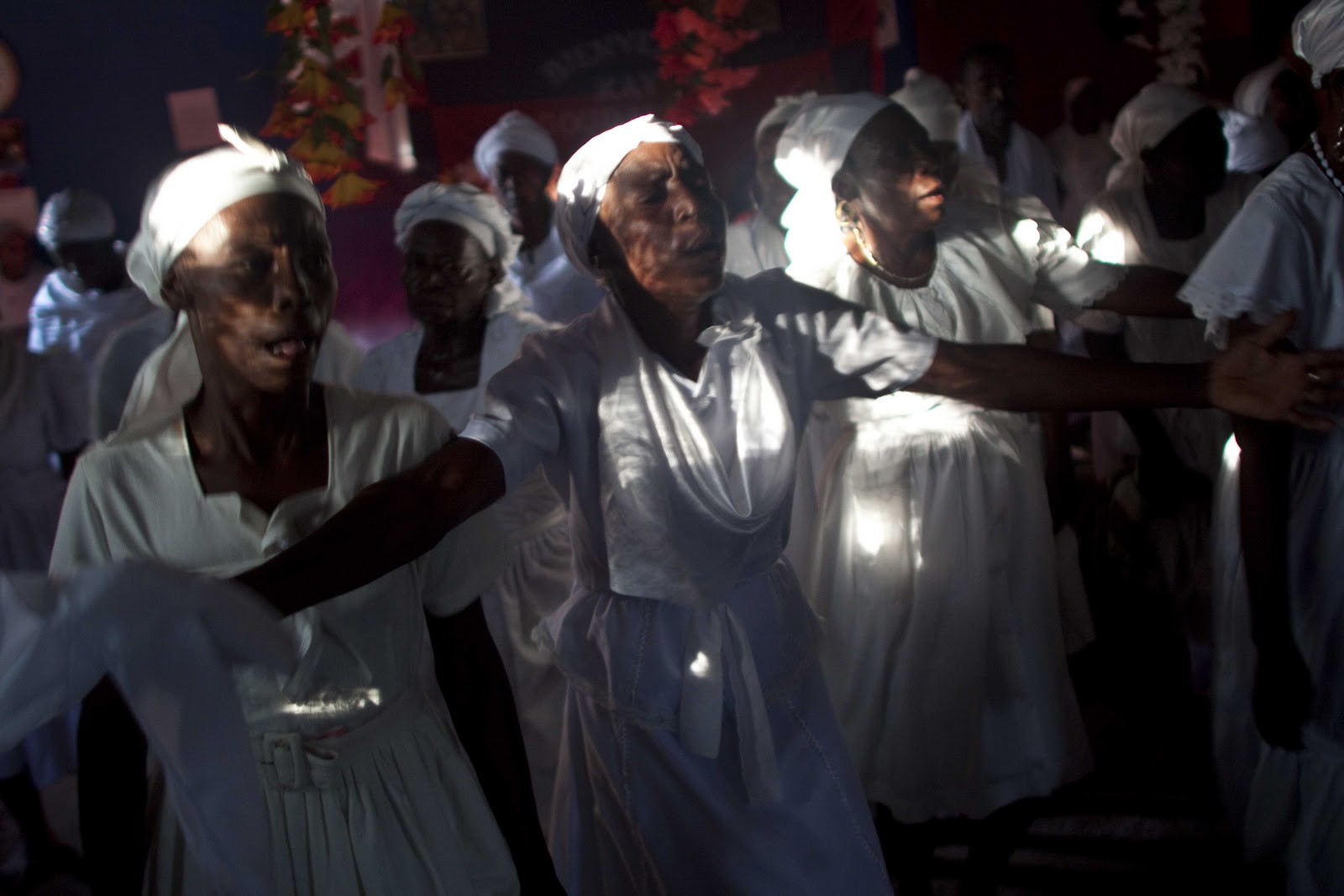 Photodocumentary by Les Stone: Last Day of Vodou, Intense drumming and ...