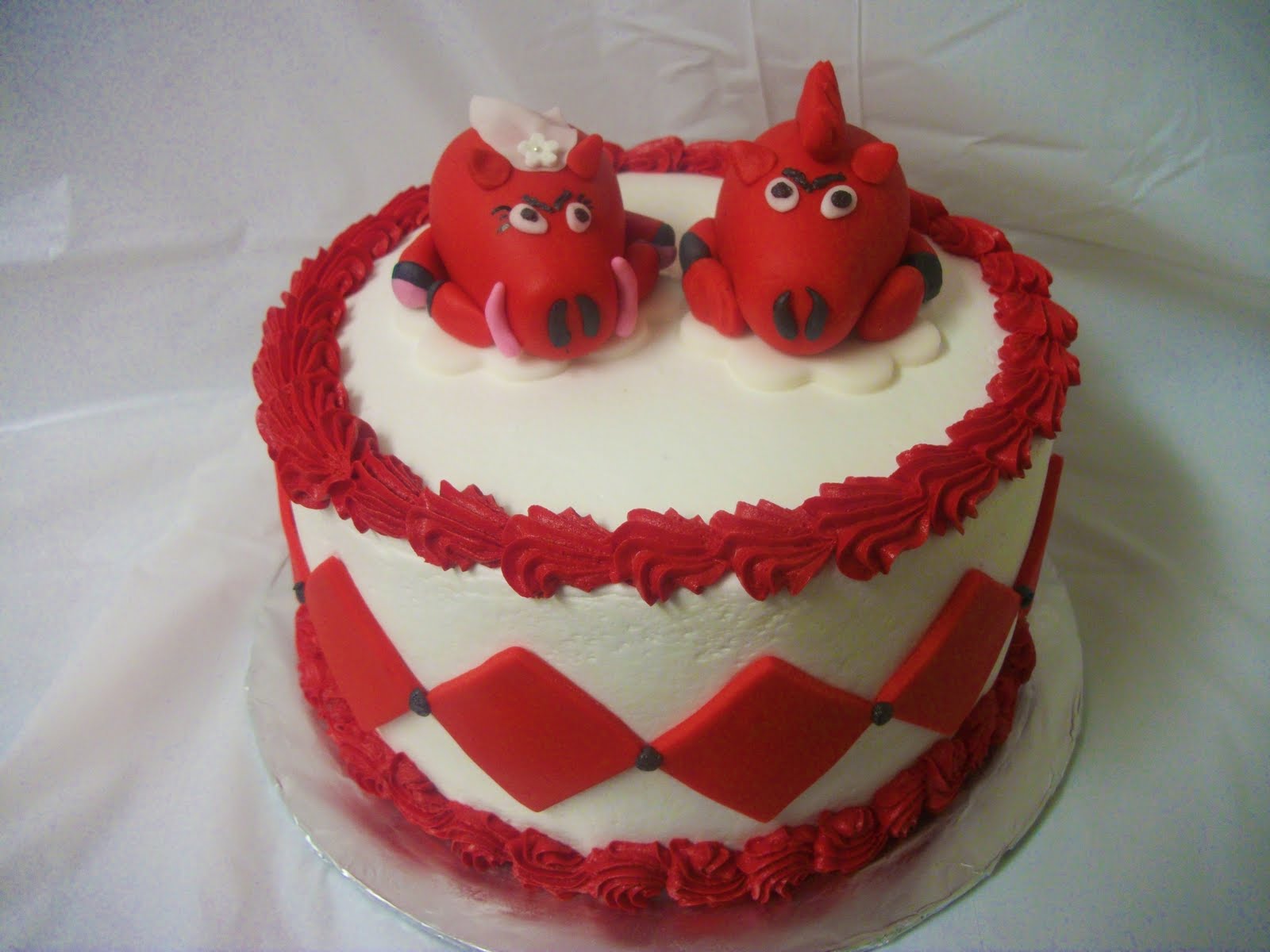 Tasty Cakes: Razorback Bride & Groom