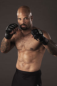 MMA Lights Out: Houston Alexander fighting in Iowa