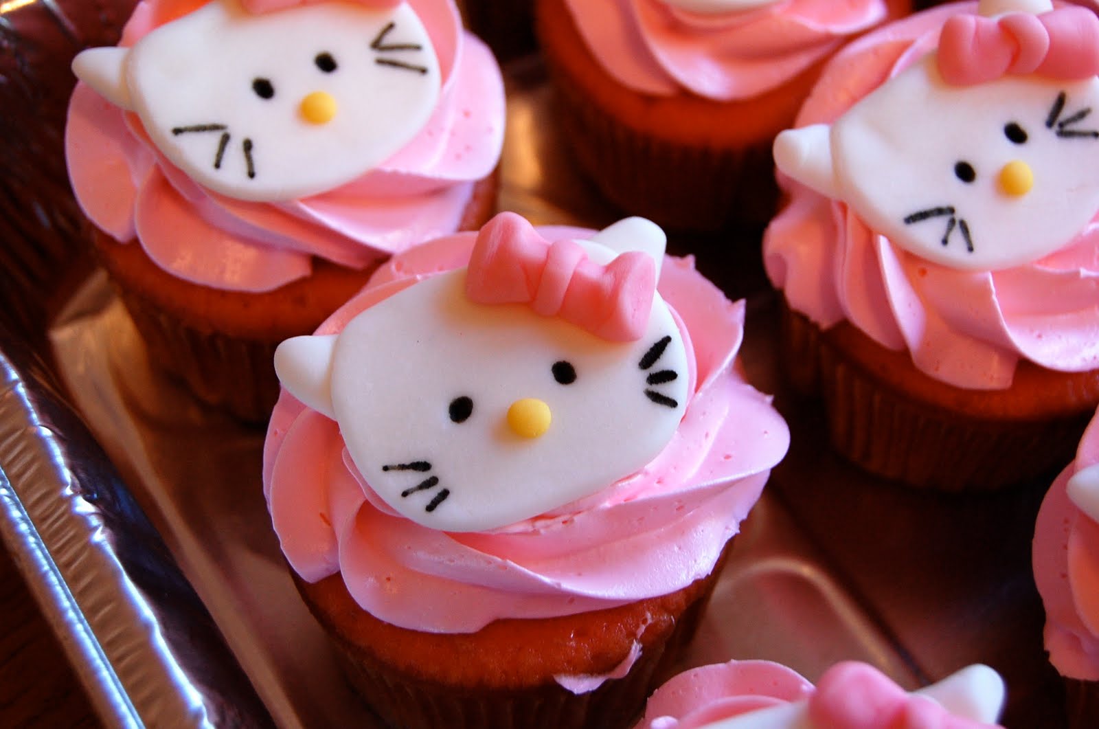 Chef Mommy: Hello Kitty Cupcakes