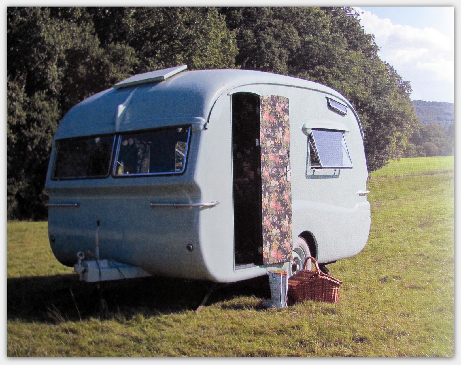 A Tranquil Townhouse: cool retro caravans