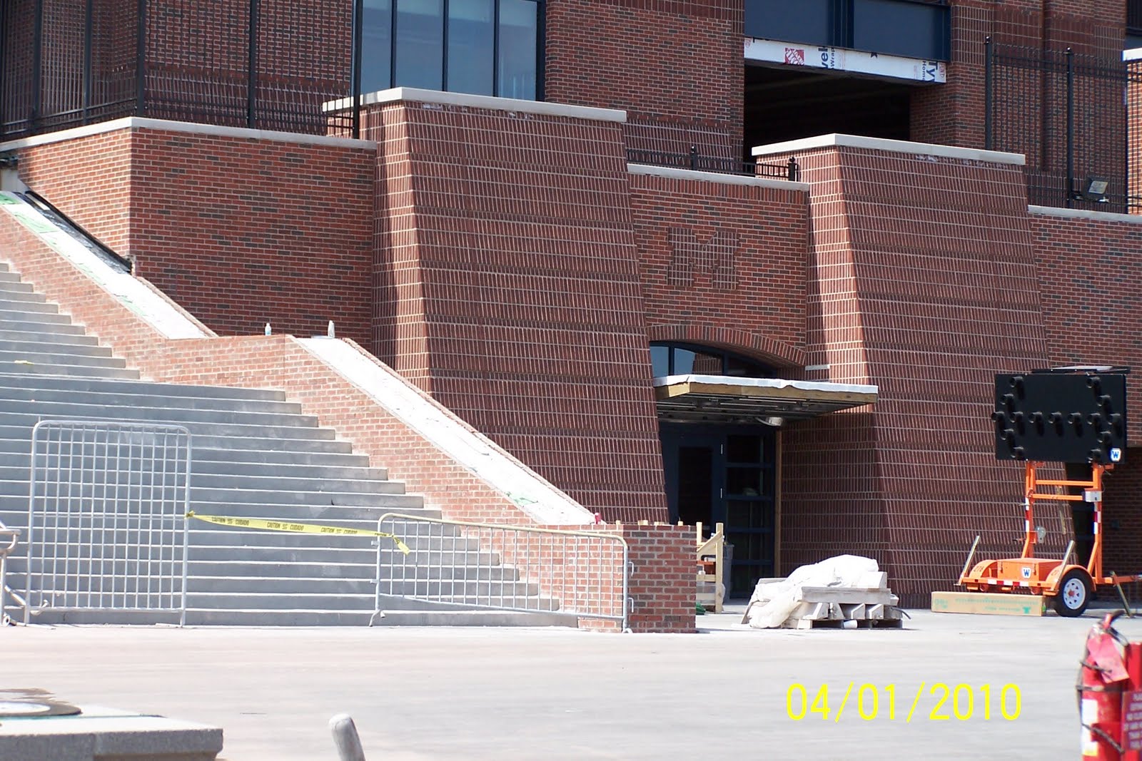 GBMWolverine: Michigan Stadium Pictures: Pictures of the Tunnel and Steps