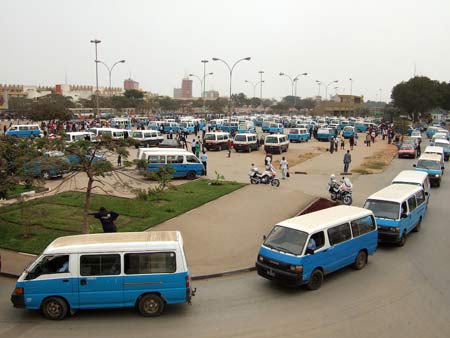 André em Angola: O Trânsito e a Candonga