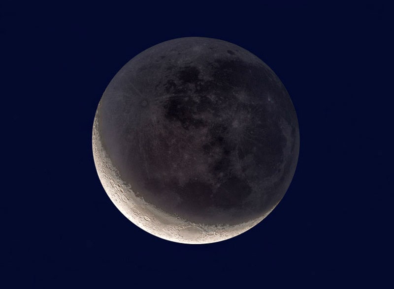 Iluminando As Sombras da Lua