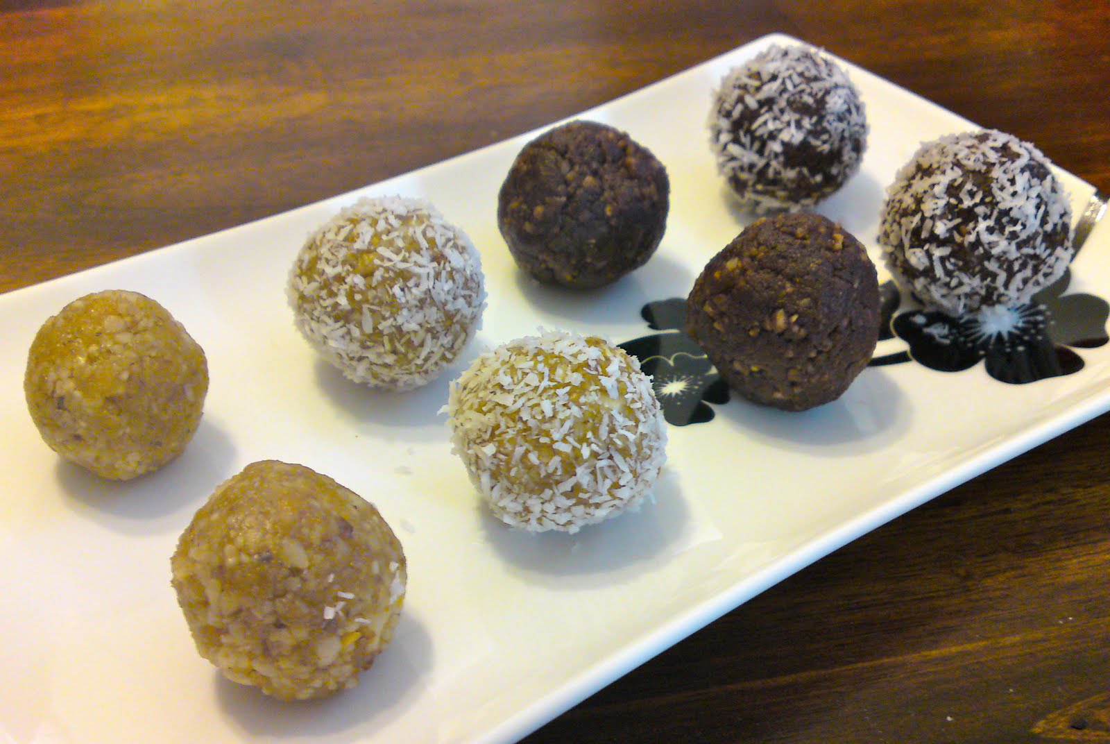Girl Gone Primal: Recipe: Apricot & Walnut Balls