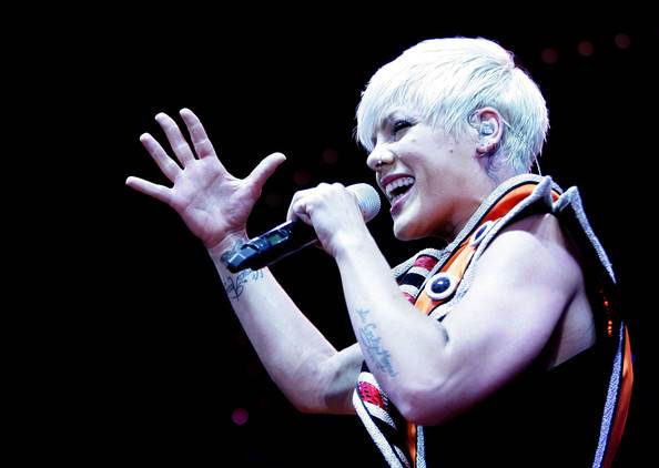 Danielle.Gare.As media: Evaluations of music pictures