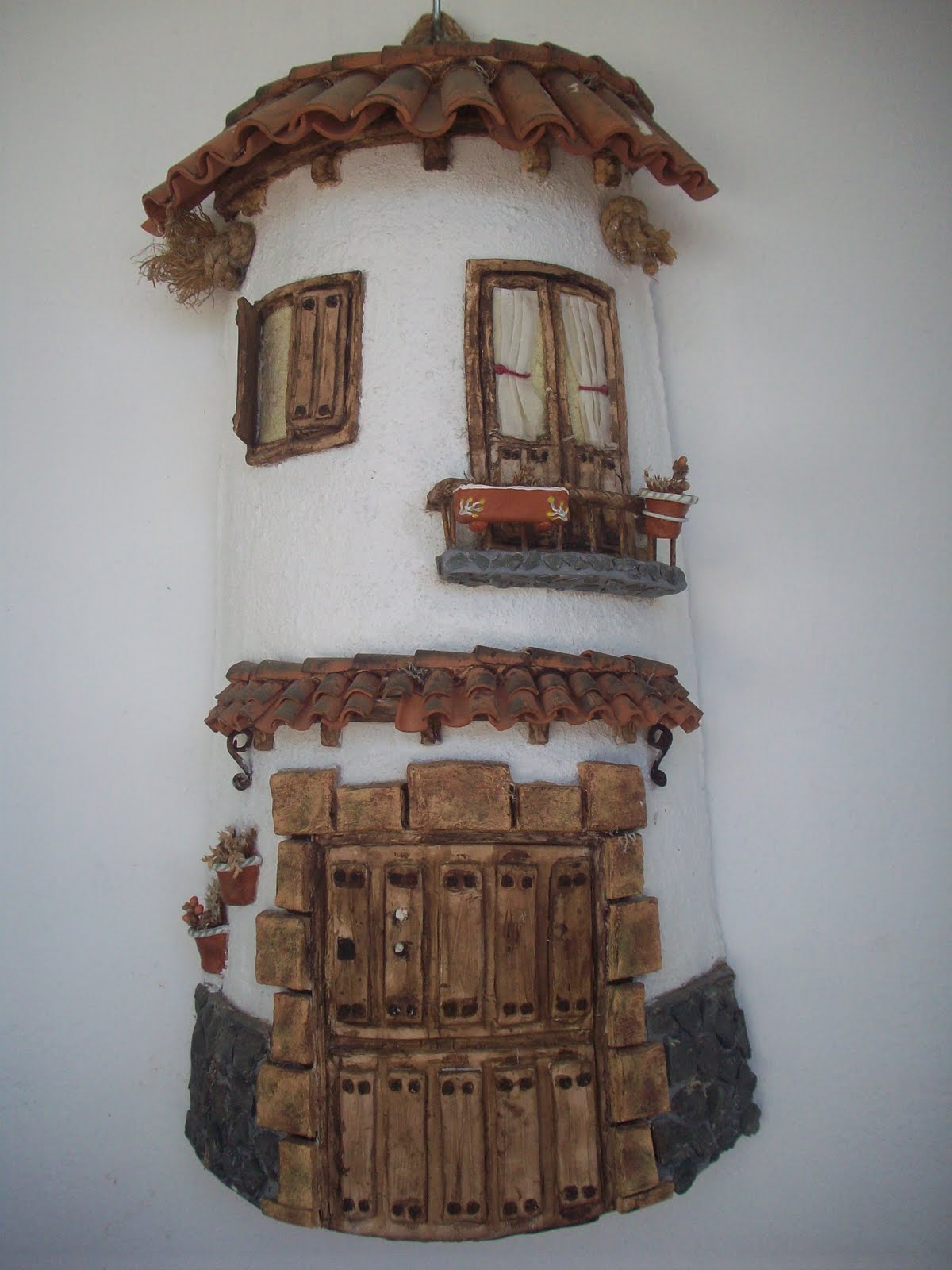 creando manualidades: TEJAS DECORADAS