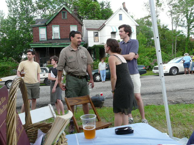 ~ BURGH BEES COMMUNITY APIARY ~: NEIGHBORHOOD BUZZ . . . Linda Rathburn