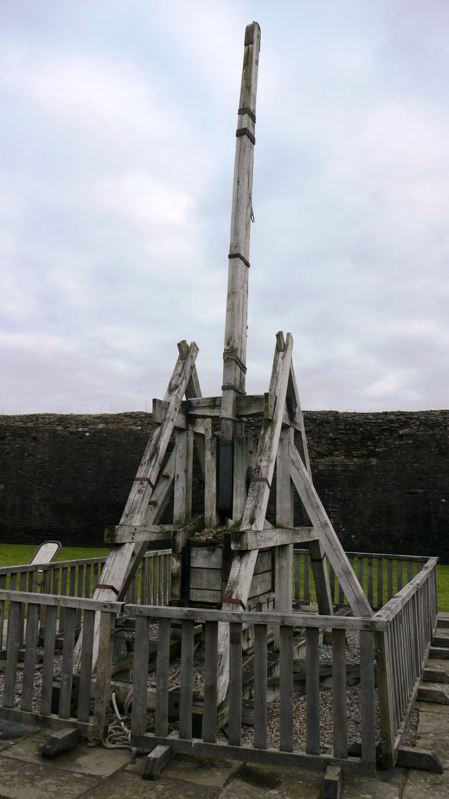 Trebuchet Siege Engine - Britain All Over Travel Guide
