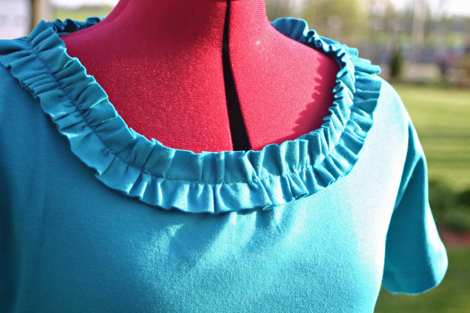 Girls in the Garden: Simplicity 4076 with Ruffle neck