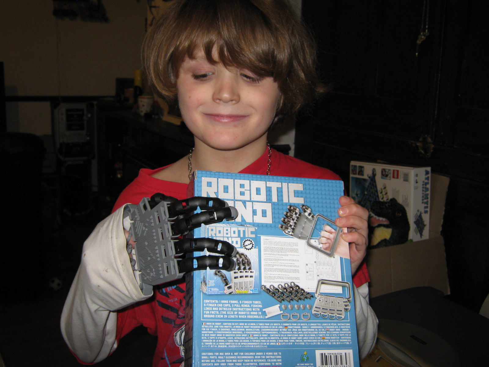 This is me Sarah mum of 3: Review - Robotic Hand