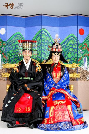 Korea, Land of Wonders: Traditional Hanbok