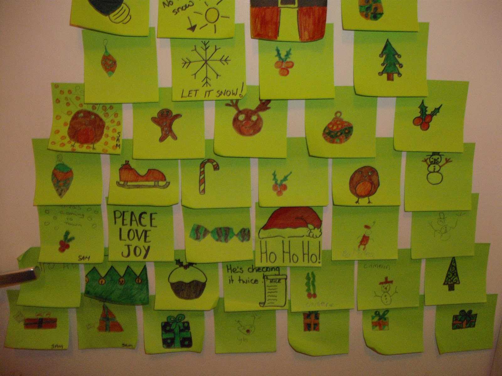 Yvonne Byatt's Family Fun: POST IT NOTE (STICKY NOTES) CHRISTMAS TREE