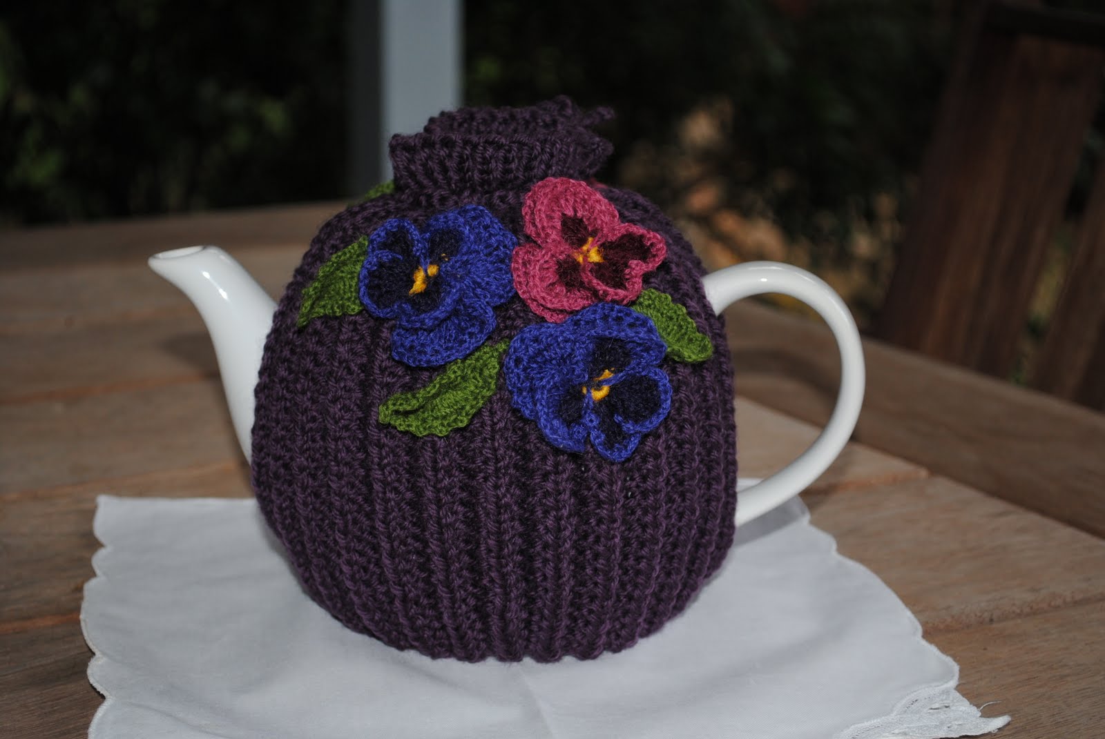 Gone Stitching!: Pansy Tea Cosy