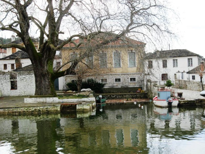 IOANNINA FOR EVER !!!: ΣΤΟ ΝΗΣΑΚΙ.....