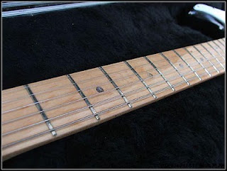 Kuma's Studio: Jaws Custom Guitars