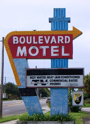 Ghosts Of The Great Highway: The Holiday Inn "Great Sign".