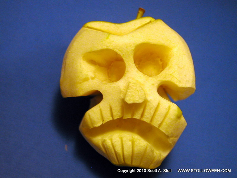 Scotty ART: Carving Apple Heads