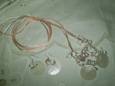 ACCEZYONE: Juego de Collar Largo en Cola de Rata + Perlas del Rio ...