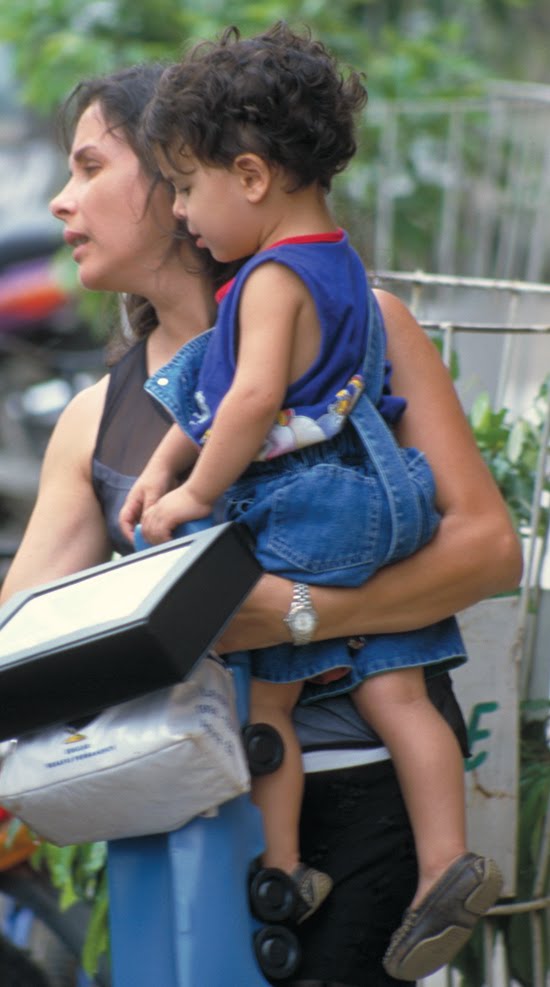 512 Kidz: Carrying Your Child Could Cause Them Back Pain for Life