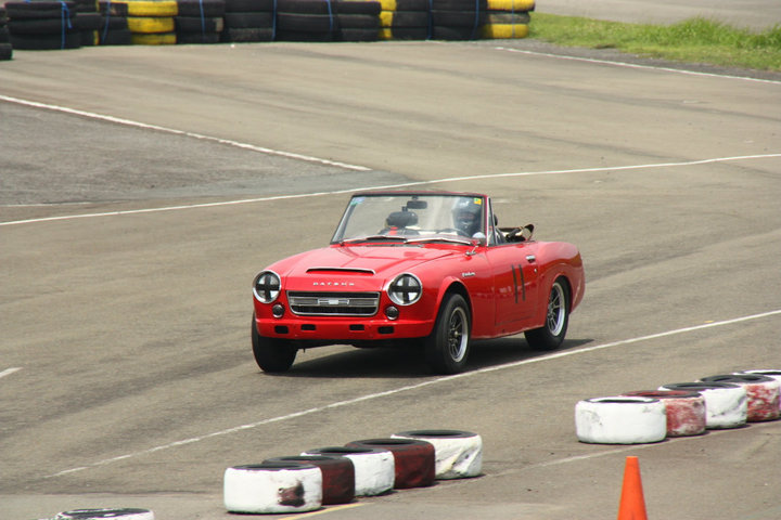Vintage Race at the Subic International Raceway - Datsun Roadster Forum ...