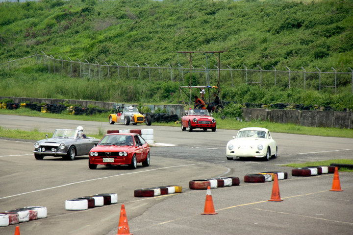 Vintage Race at the Subic International Raceway - Datsun Roadster Forum ...