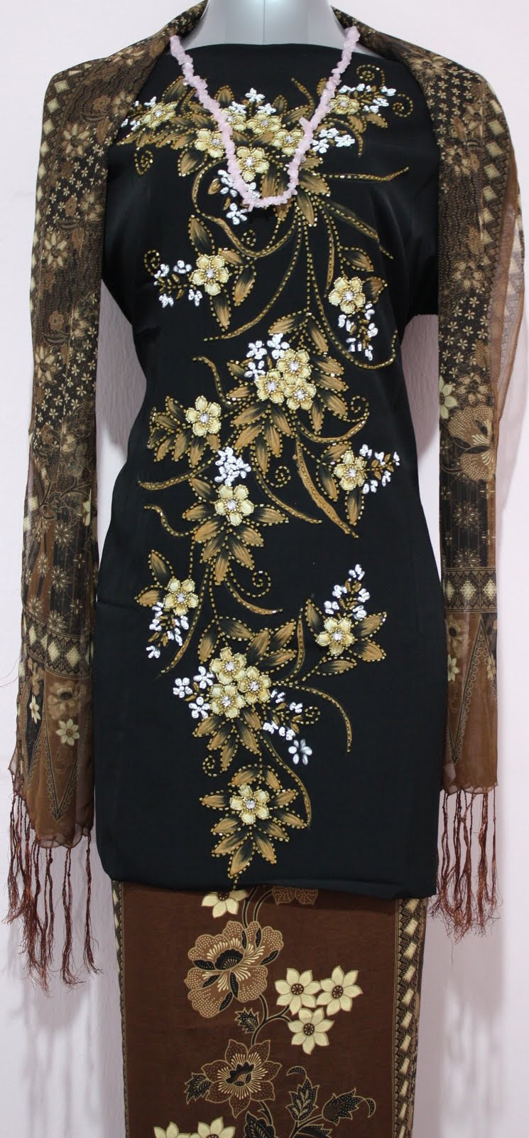 NRF Store2u-Boutique Wholesaler: Kain Kurung Corak Bunga (Lukis + Labuci)