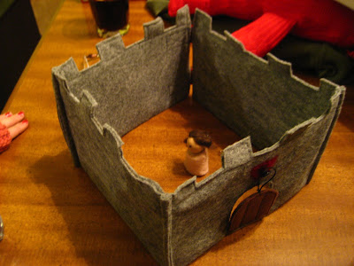 Kira's Crafty Life Blog: Handmade Christmas: Rayne's Felt Castle