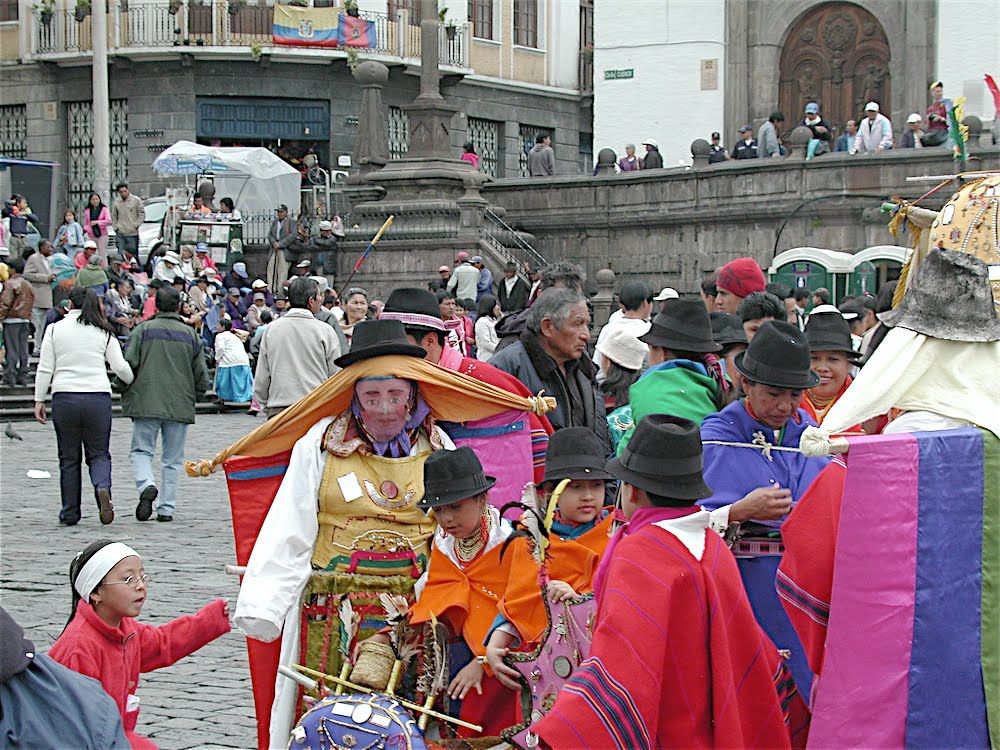 República del Ecuador: "Dias de Quito" (Founders Day)
