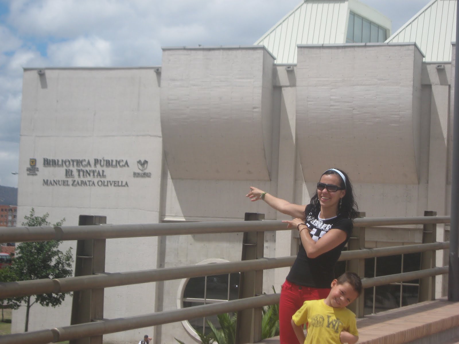 CHARMING BOGOTA: PUBLIC LIBRARY " EL TINTAL"
