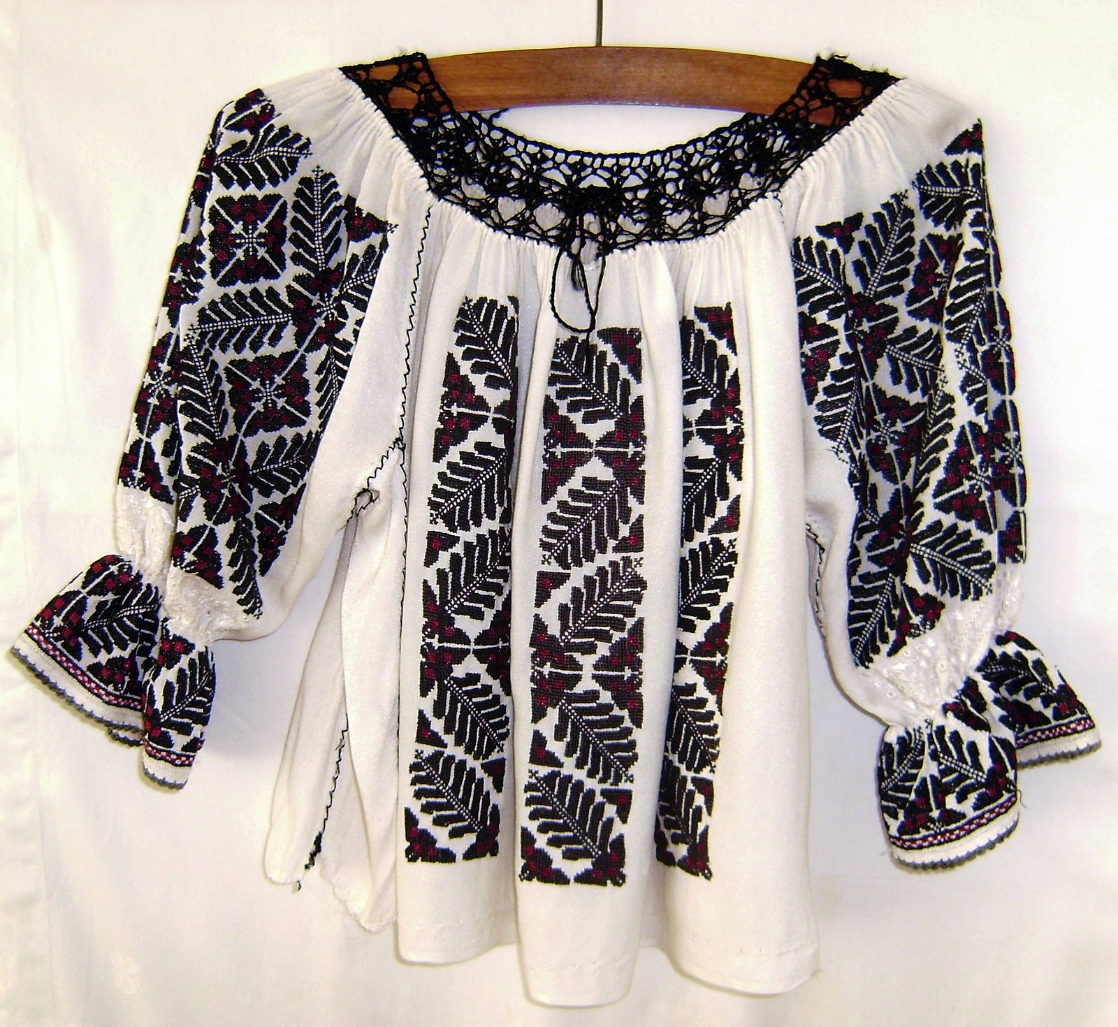 Colour. Joy. Romanian traditional motifs | antropophagie