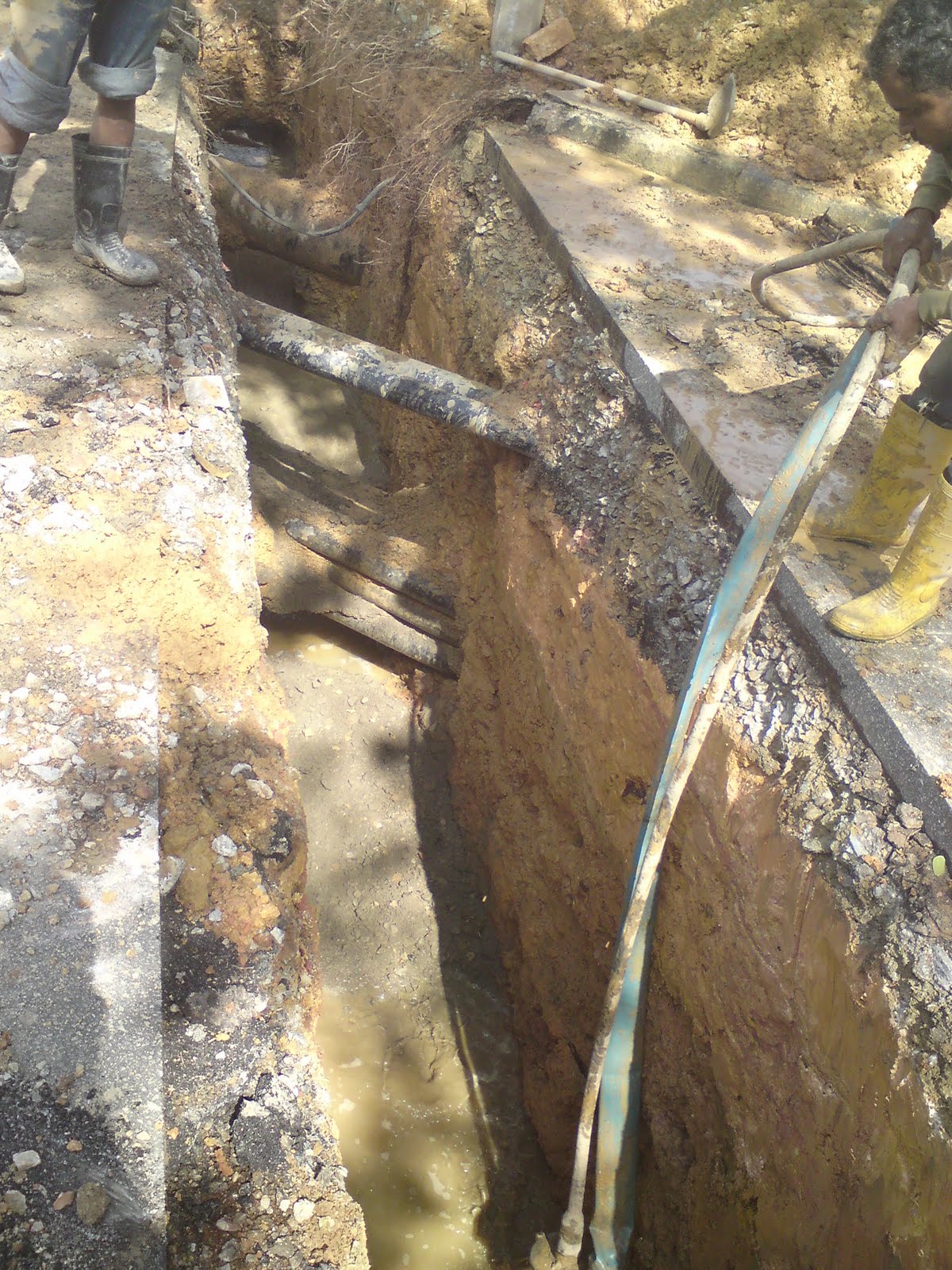 Kerja pemasangan paip pembetungan - aziankhalil.com