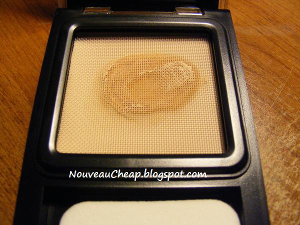 Close-up pic of Revlon PhotoReady Compact Makeup | Nouveau Cheap