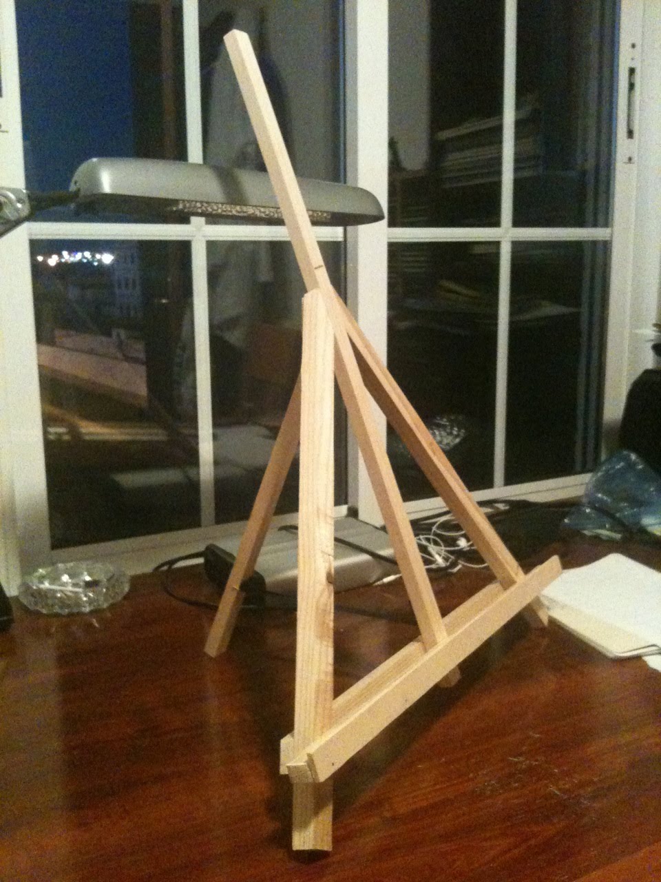 Caballete de mesa casero - Más allá de lo que ves