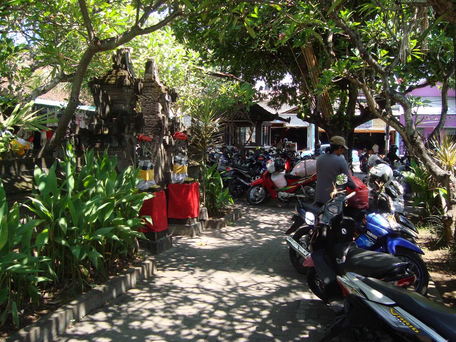 Winning in a dance contest in Kuta Bali | Magu Bee at World's End