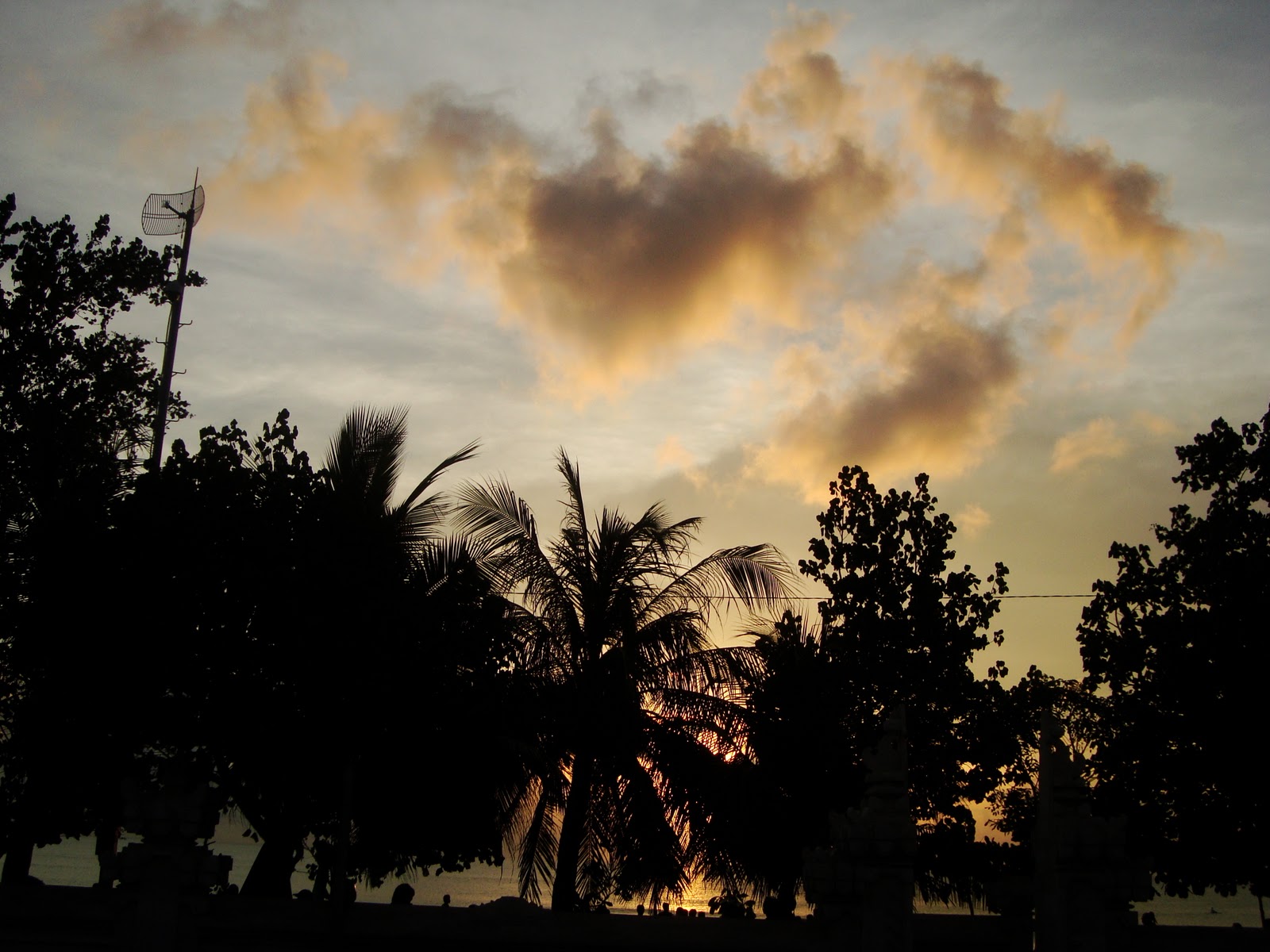 Winning in a dance contest in Kuta Bali | Magu Bee at World's End