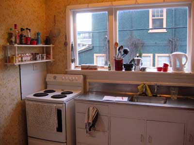 good food in a crap kitchen: The Crap Kitchen - Behold!