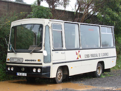 Buses from various cities in the world.: Antigo Toyota Dyna da Banda da ...