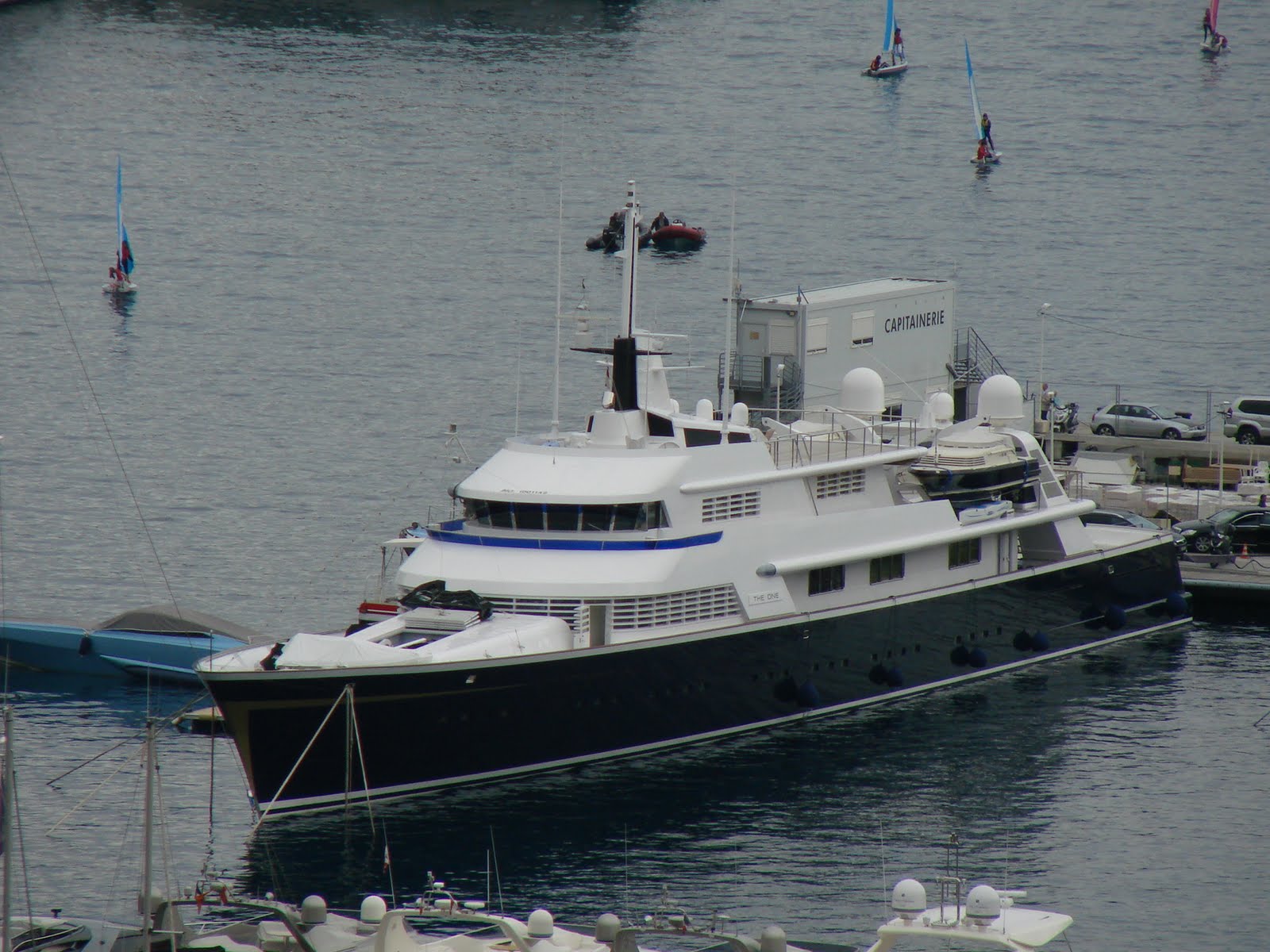 Sergio@Cruises: Luxuoso mega iate THE ONE, registado na Madeira