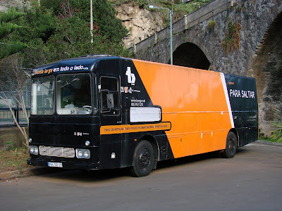 Buses from various cities in the world.: Autocarro modificado....
