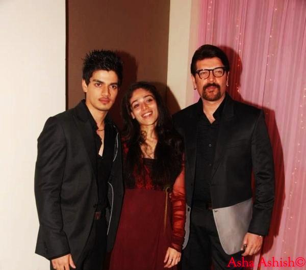 Asha Ashish: Aditya pancholi with daughter sana and son Suran pancholi