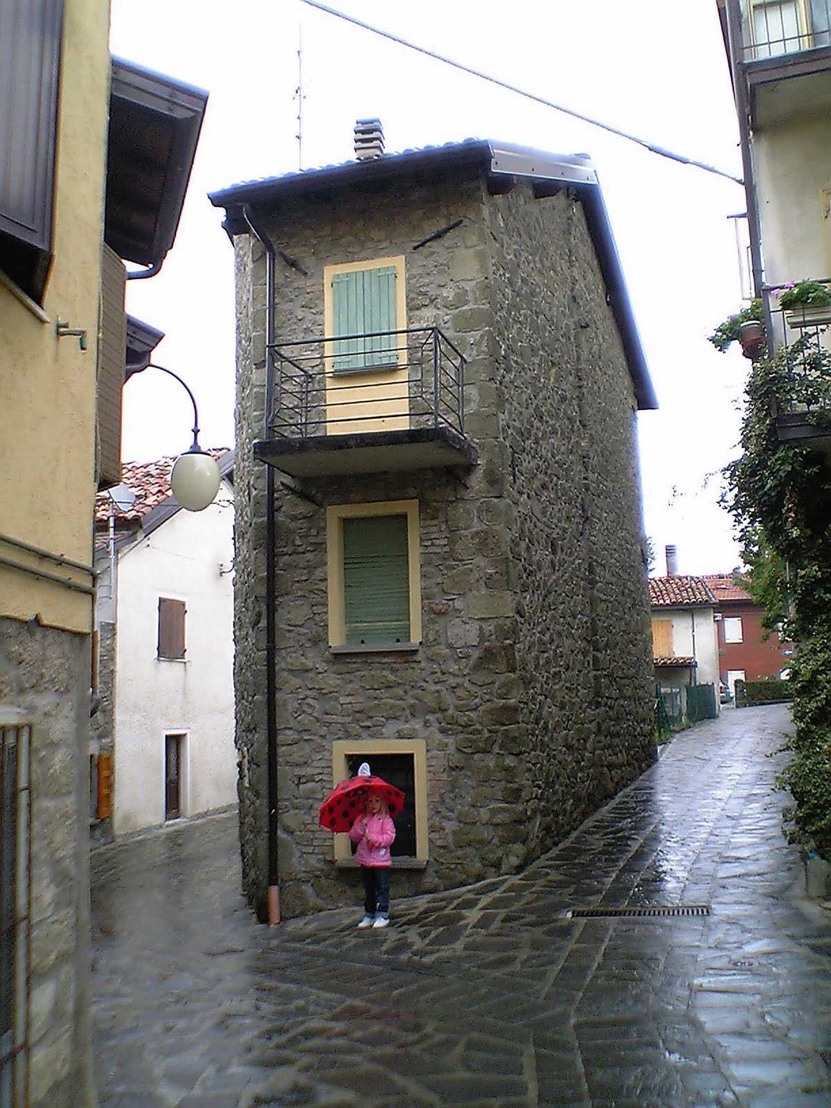 16 Thin Buildings ~ Now That's Nifty